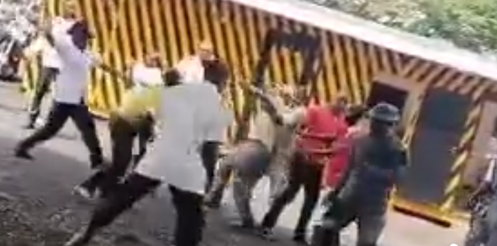 WATCH The Moment Customs And VIO Officials Fight Dirty In Abuja (VIDEO)