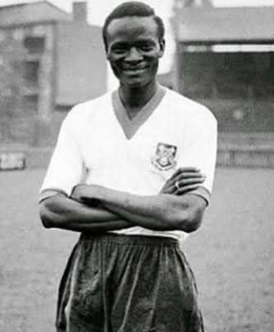 THE Story Of Teslim Thunder Balogun (HIS FOOTBALL CAREER, WHY WAS HE ...